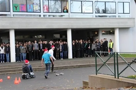 Cholet. Tout le lycée Jeanne-Delanoue participe à une vidéo - Cholet ...