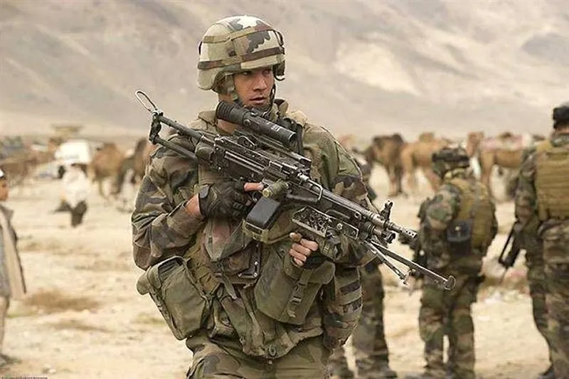 Famas et mitrailleuse volés lors d’un exercice militaire - Le Mans ...