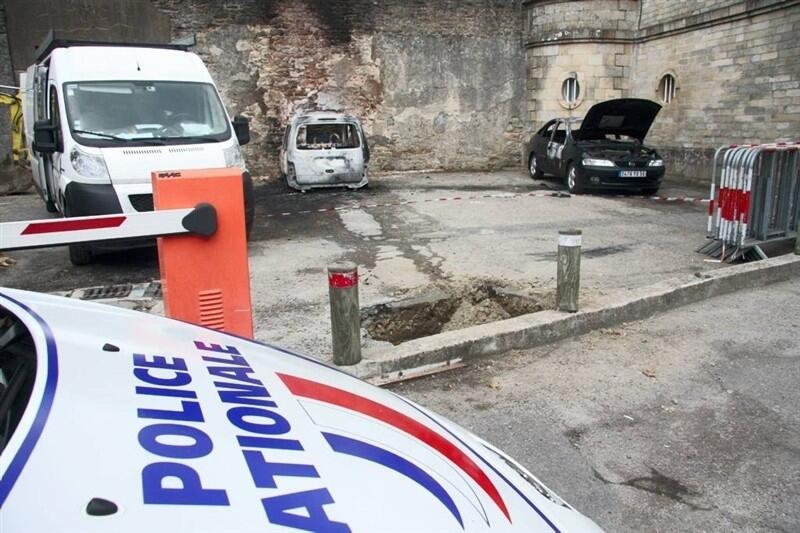 Vannes. Deux voitures de surveillants de prison incendiées près de la ... Vannes. Deux voitures de surveillants de prison incendiées près de la ...