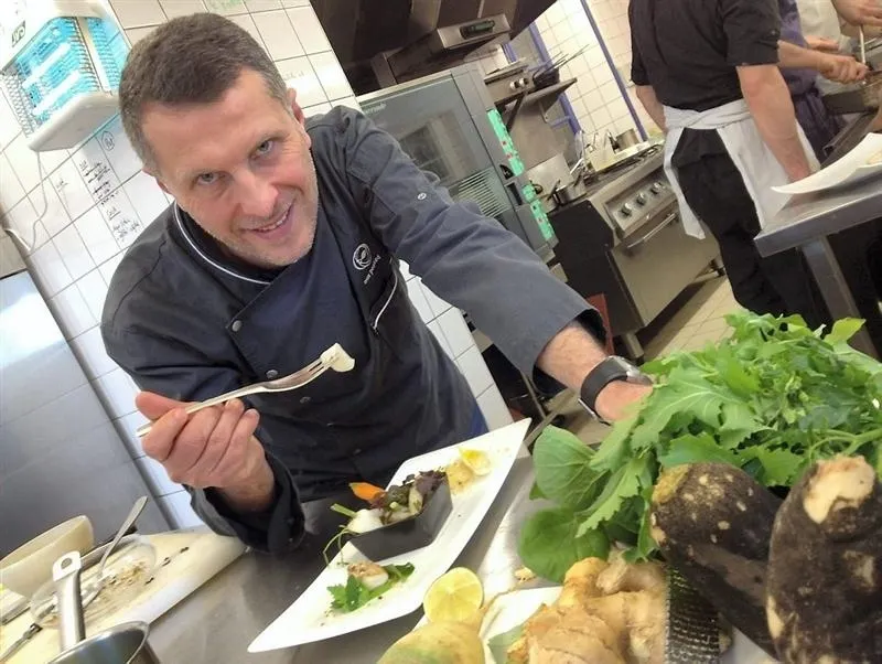 Chefs de l'Ouest. La saint-jacques, marotte de Mathieu Aumont [vidéo ...