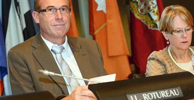 Conseil municipal. Jean-Luc Rotureau siège maintenant loin du maire ...