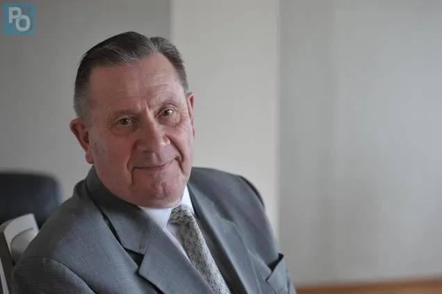 Carquefou. Claude Guillet (centre-droit) conteste les résultats des ...