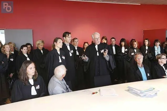 Le grand format. Les avocats de Nantes rendent leur téléphone de ...