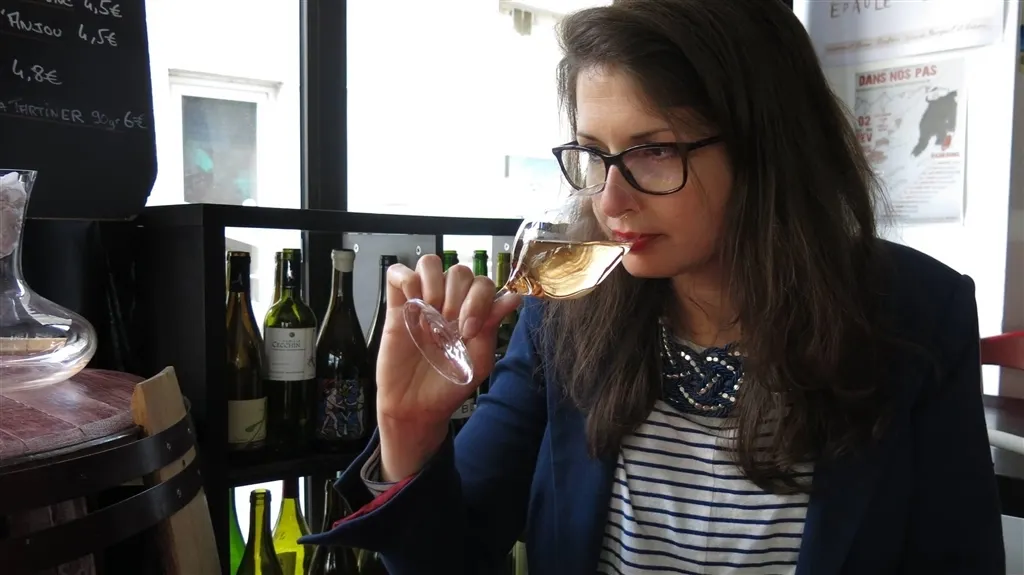 Une histoire de vins - Éva Robineau est passionnée d’œnologie. Il y a 5 ...