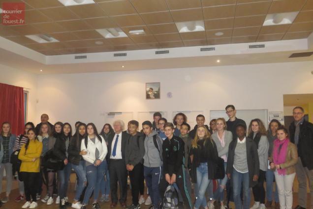 Trélazé. Les étudiants de l'Essca aident les collégiens de Jean-Rostand ... Trélazé. Les étudiants de l'Essca aident les collégiens de Jean-Rostand ...