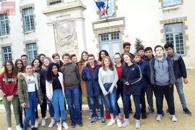 Cholet. Cent élèves du collège Colbert dans l'histoire - Cholet.maville.com