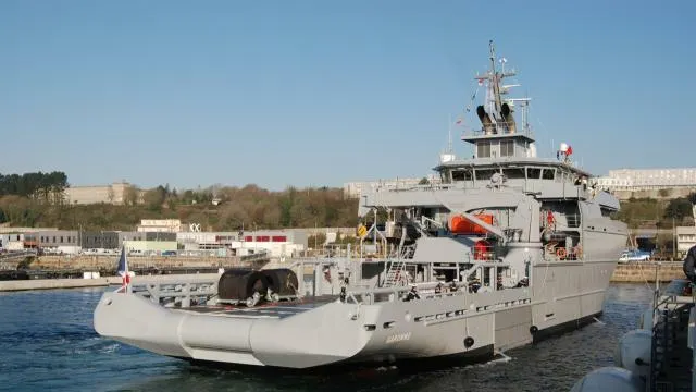 Brest. La Garonne , nouveau navire de la base navale, a rejoint le port ...