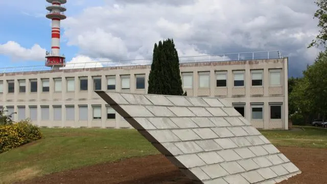 Rennes. Sur le campus de Beaulieu, une sculpture défie les lois de la ...