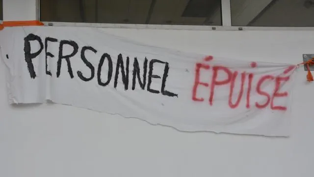 Redon. Une banderole chahutée à l’hôpital en grève - Redon.maville.com