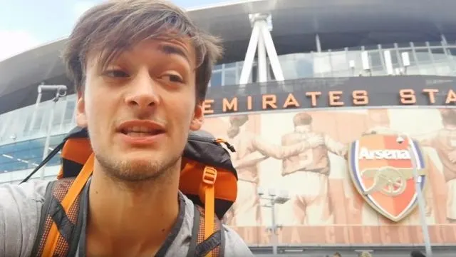 Un Lavallois part en stop voir les stades du championnat de foot ...