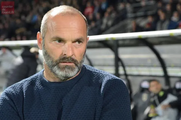 Football. Pascal Dupraz : "Le SCO me plaît bien". Sport - Angers ...