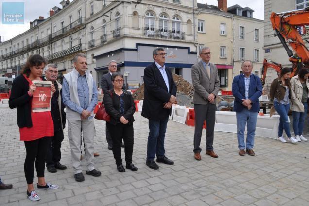Sablé-sur-Sarthe. Hommage à Jacques Chirac : une quarantaine de ... Sablé-sur-Sarthe. Hommage à Jacques Chirac : une quarantaine de ...