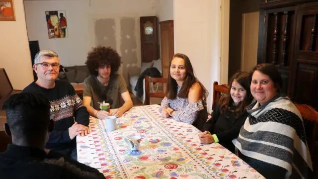 Pontivy. Cette famille offre bien plus qu’un toit à Bakary - Pontivy ...