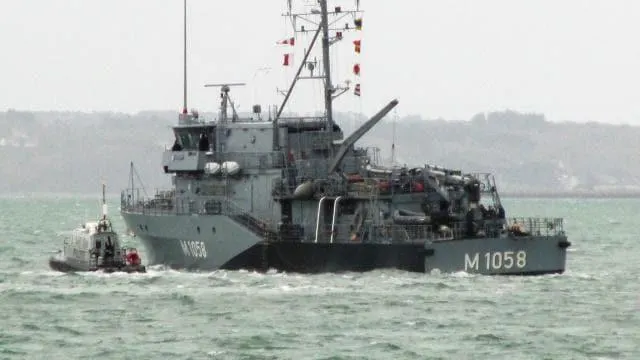 Brest. Le chasseur de mines allemand « Fulda » a fait une brève escale ...
