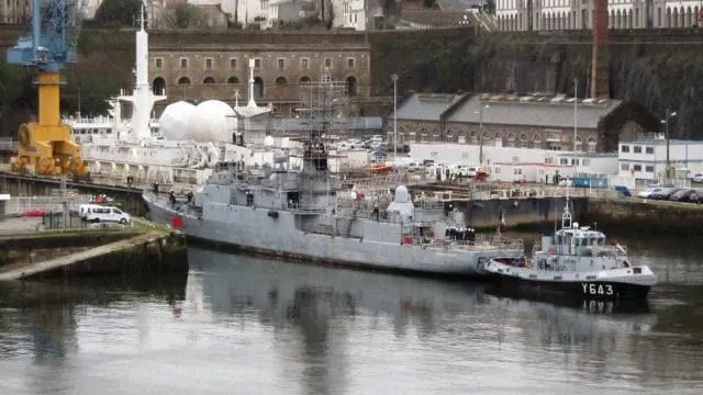 EN IMAGES. Le pont levé de Recouvrance a laissé passer le patrouilleur ...