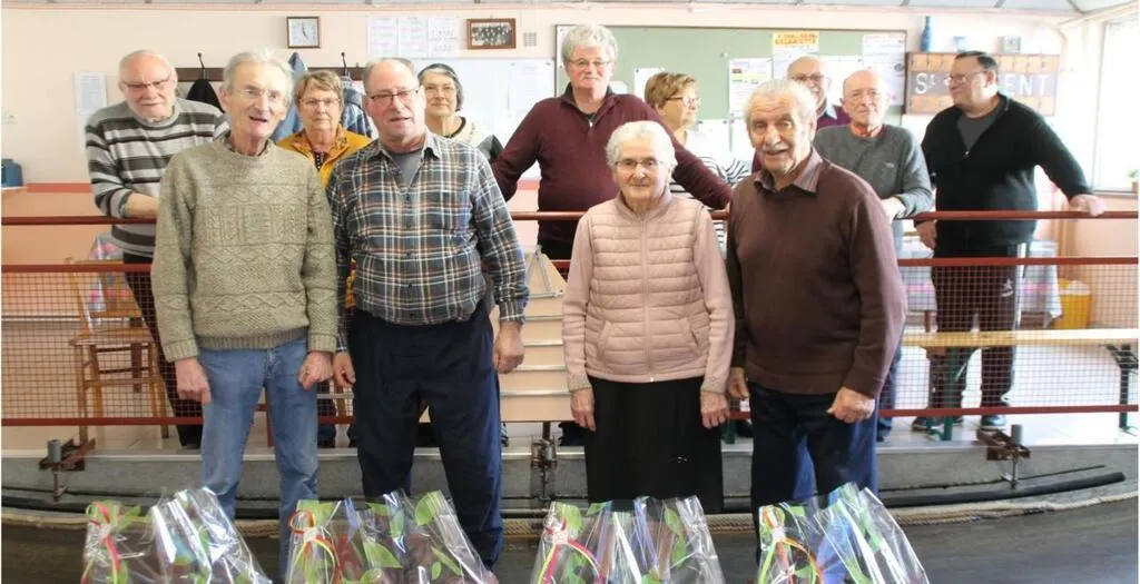 Bazouges - Cré-sur-Loir - Bazouges-Cré-sur-Loir. Boule de fort : le président et son invité - Le ...
