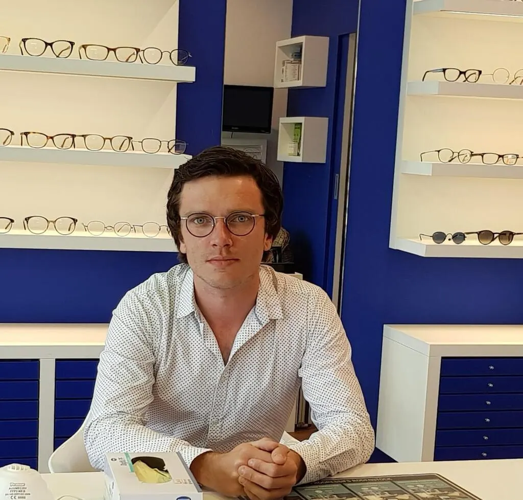 Binic-Étables. Charles Milot, opticien, a rouvert son magasin - Saint ...