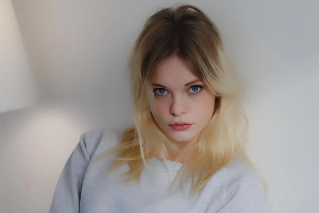 VIDÉO. Julia, l’héritage rebelle de Mylène Farmer - Laval.maville.com