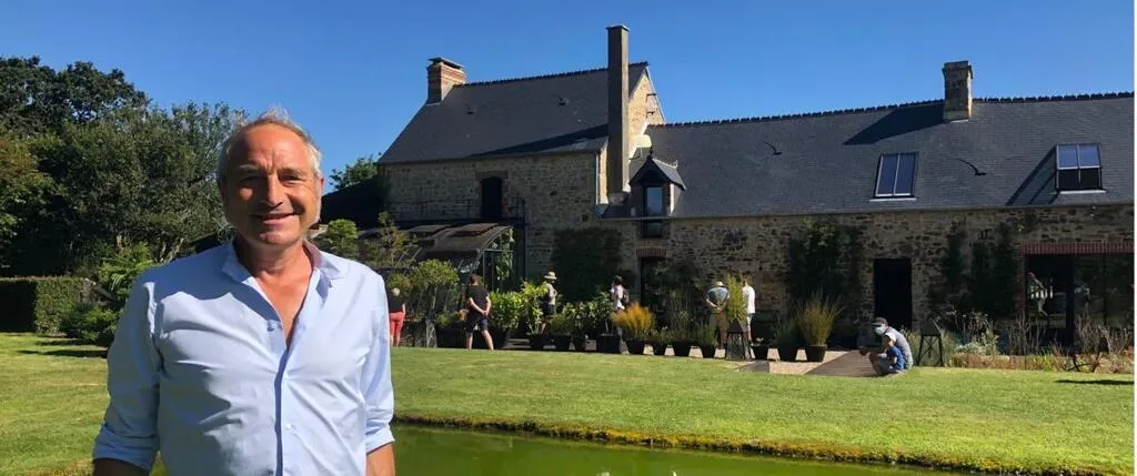 À Saint-Pierre-d’Arthéglise, les jardins de Stéphane Marie émerveillent ...