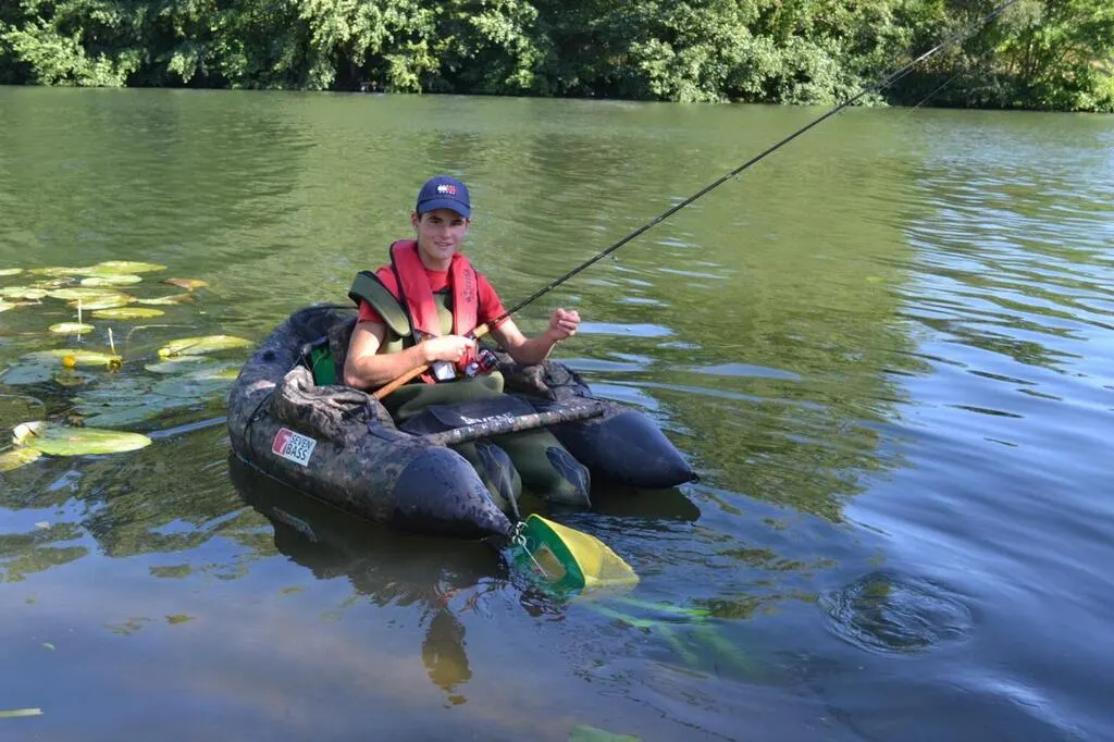 Juigné-sur-Sarthe. Pour Tom, 17 ans, le float tube c’est la liberté ...