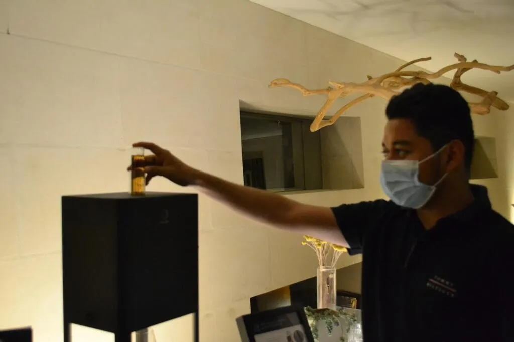 Nantes. À l’hôtel, la nuit, le réceptionniste de La Pérouse tient bon ...