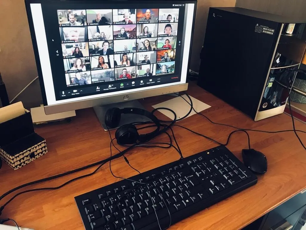 Covid-19. Une enseignante décède en plein cours virtuel avec des ...