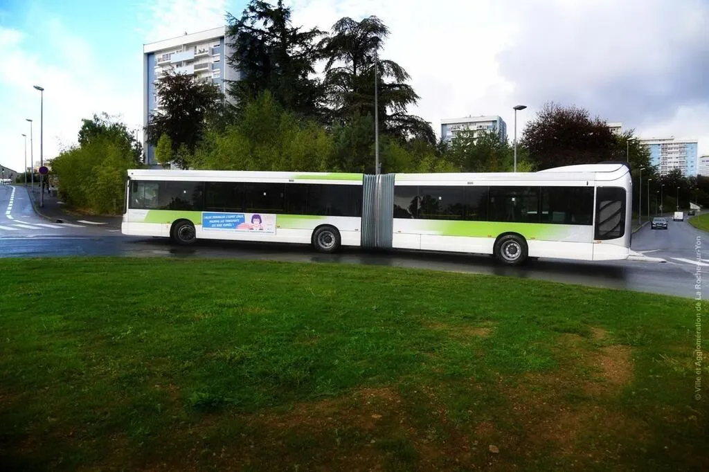 La Roche-sur-Yon. Le premier bus articulé arrive ce vendredi 25 ...