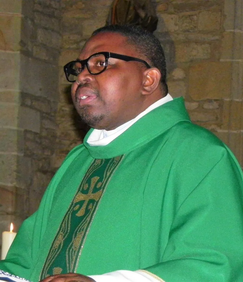 Guiscriff. Le père Agbo célèbrera sa deuxième messe ce dimanche ...
