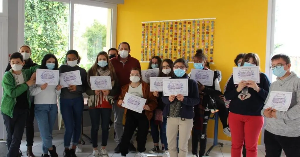 Goven. Remise de diplômes pour la langue des signes - Rennes.maville.com