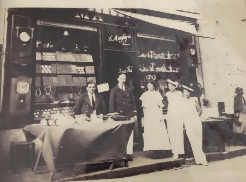 Sarthe. Faute d’avoir vendu son commerce… cette bijoutière à la ...