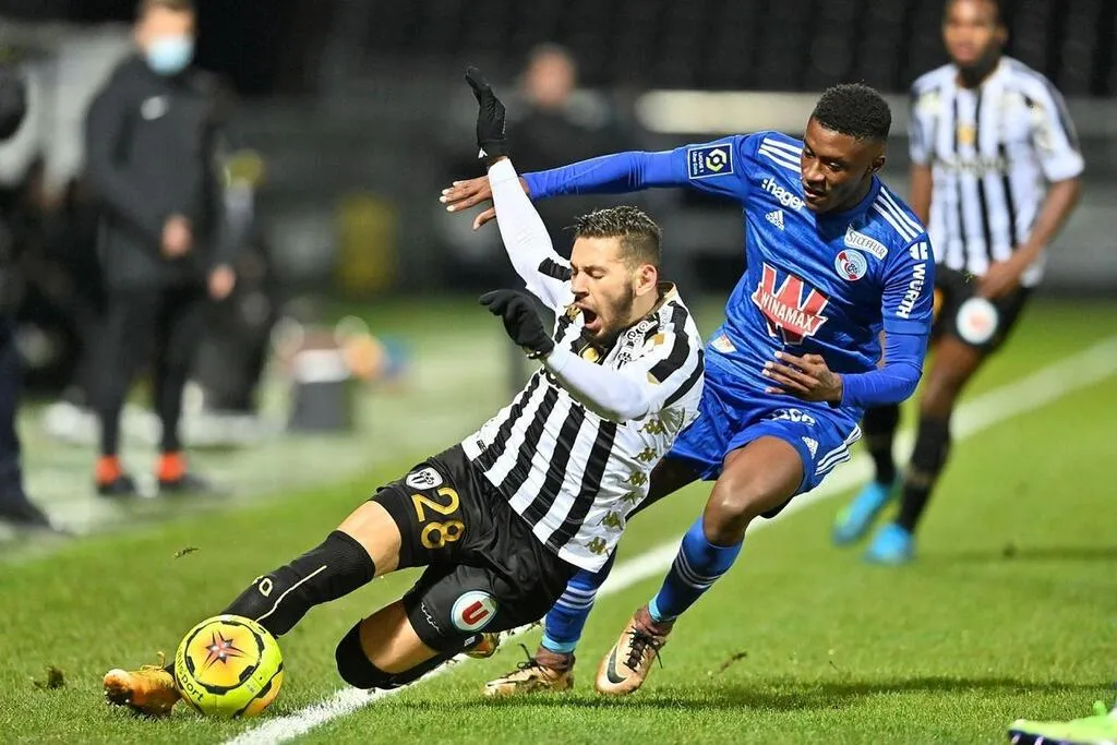 Ligue 1 Coup Darrêt Pour Le Sco Battu à Domicile Par Strasbourg