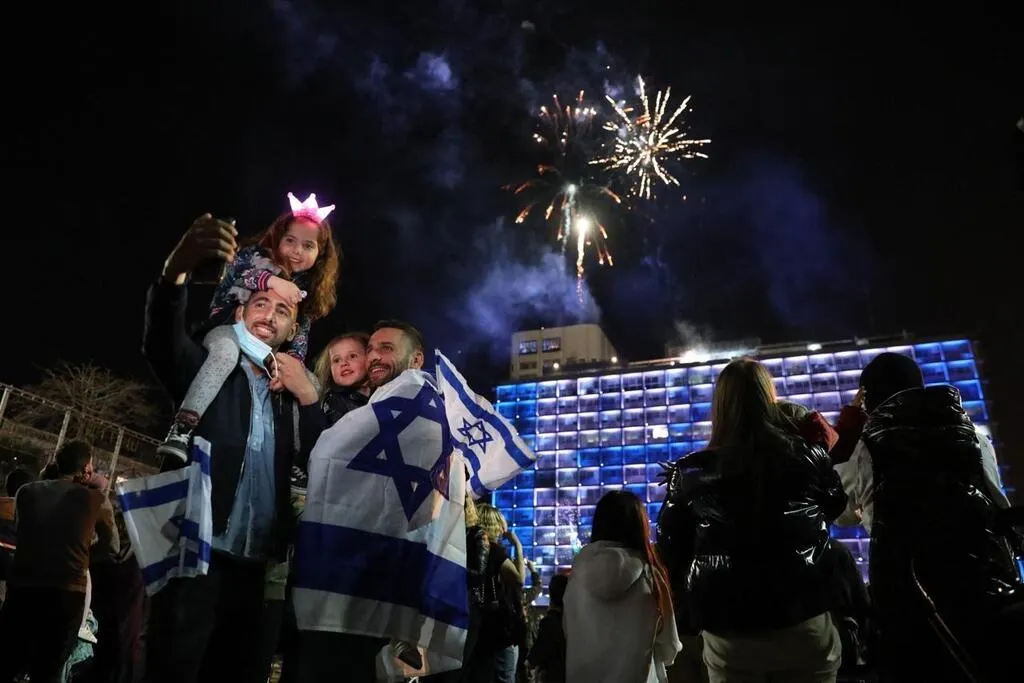 « On s’en est sortis ! » : vaccinés, les habitants d’Israël reprennent ...