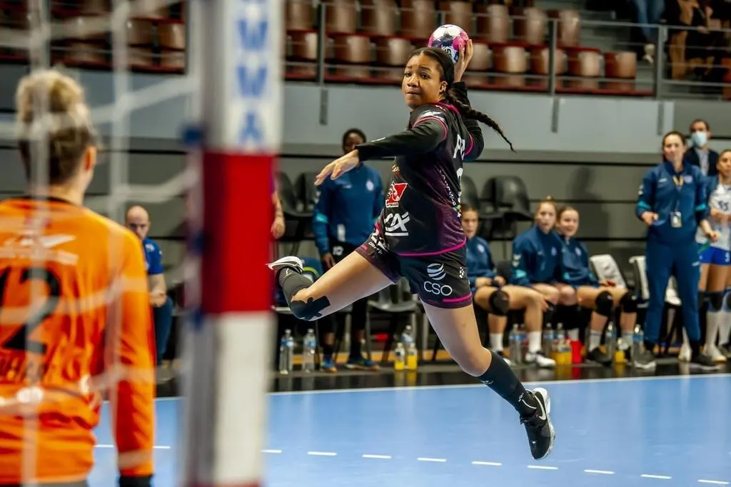 Handball. Brest BH. Pauletta Foppa, si jeune, si haut . Sport - Paris ...