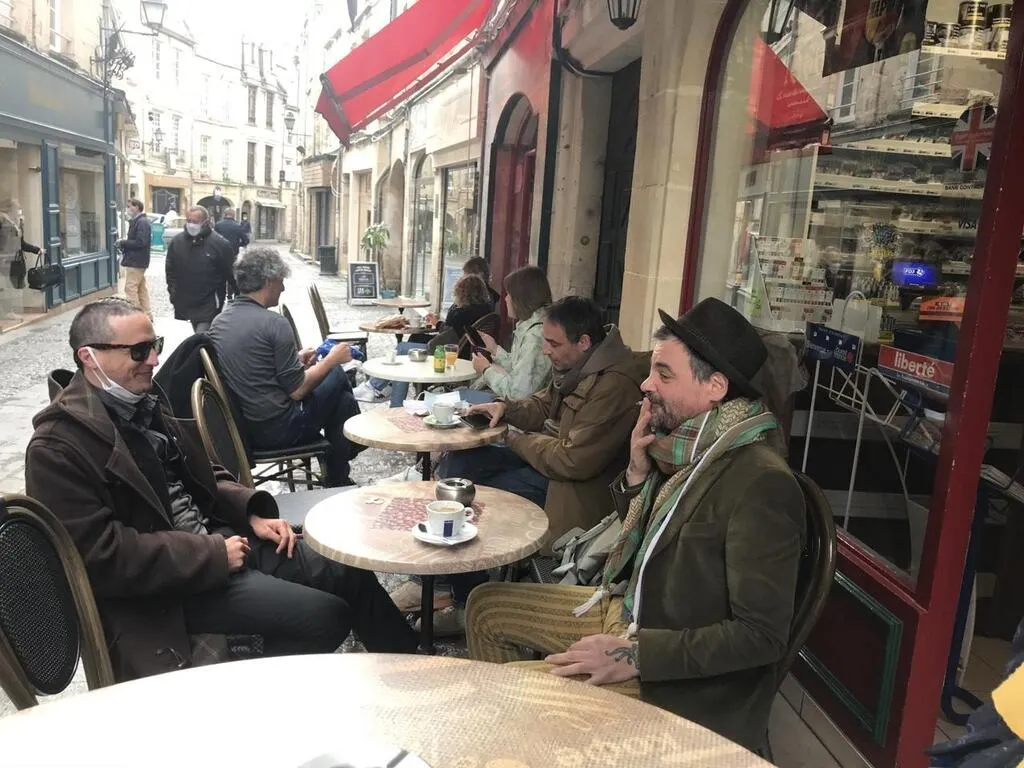Déconfinement à Caen. La joie du premier café en terrasse - Caen ...