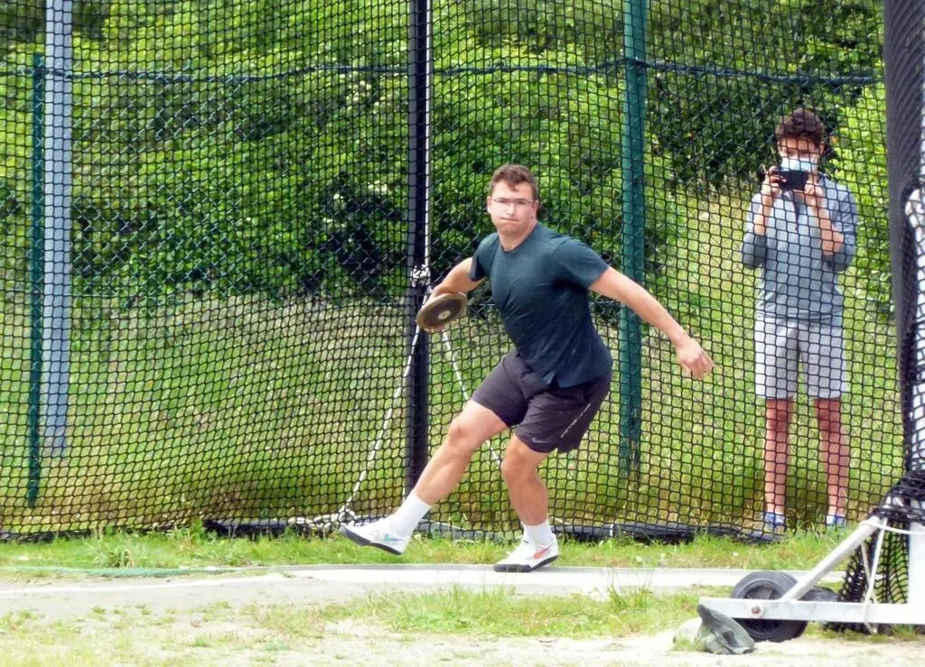 Athlétisme. Meeting de Landerneau : Tom Reux déçu mais vainqueur ...