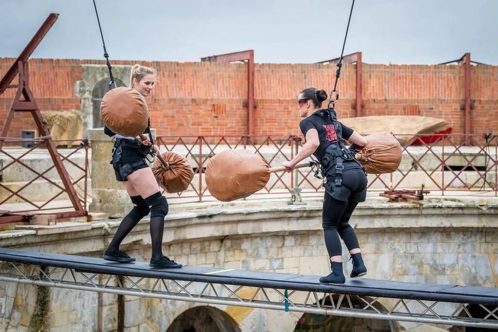 April Benayoum, première dauphine de Miss France, affronte Lady Boo à ...