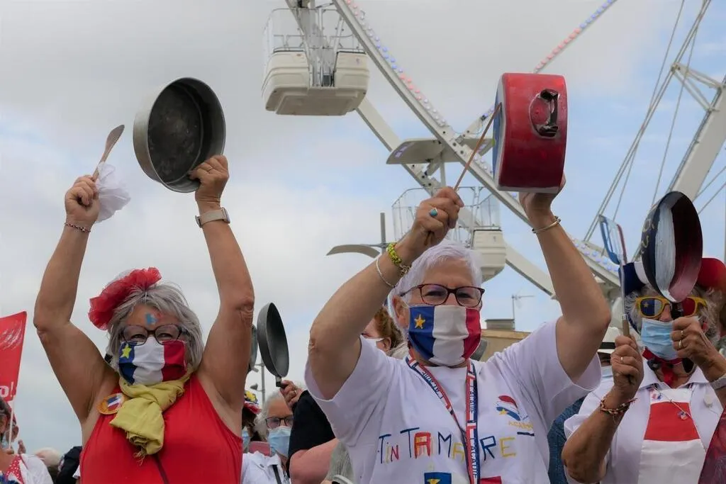 EN VIDEO. Plus de 500 personnes au Grand tintamarre 2021 à Courseulles ...