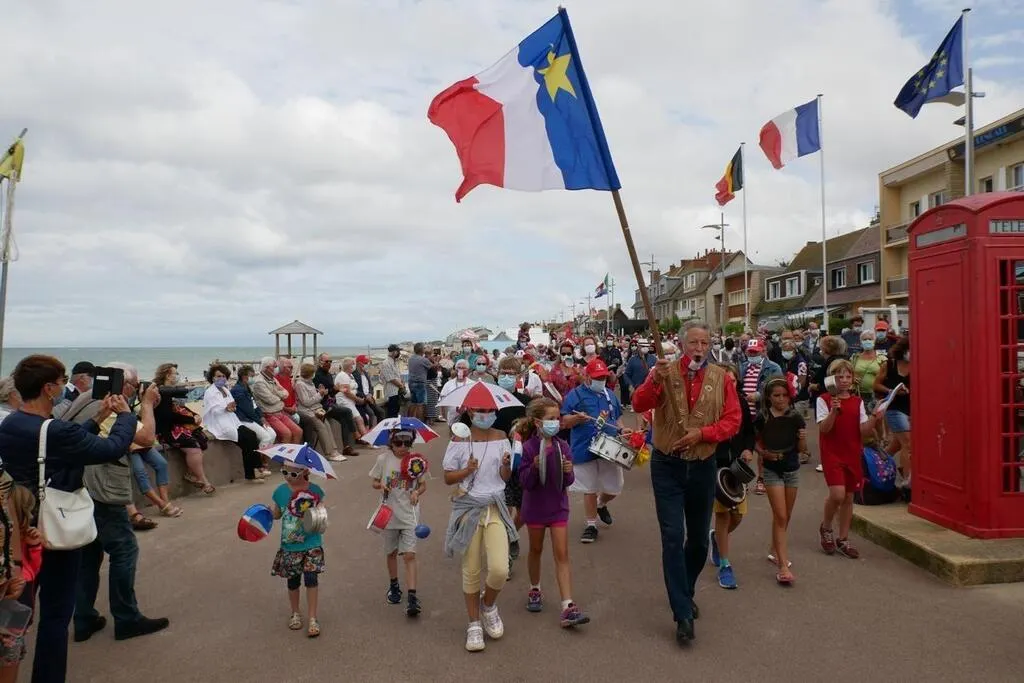 EN VIDEO. Plus de 500 personnes au Grand tintamarre 2021 à Courseulles ...