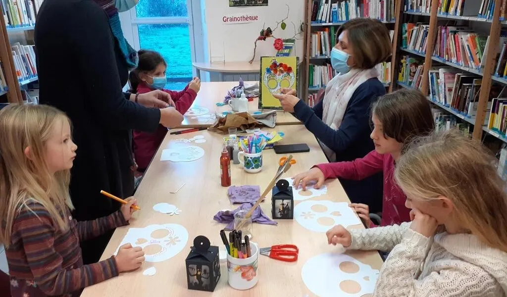 Molac. Des masques d’Halloween grâce à une découpeuse numérique ...