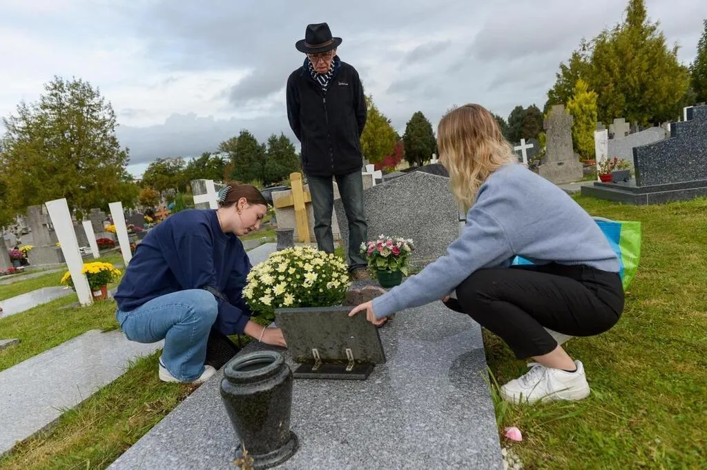 REPORTAGE. Dans les cimetières, les jeunes se font rares à la Toussaint ...