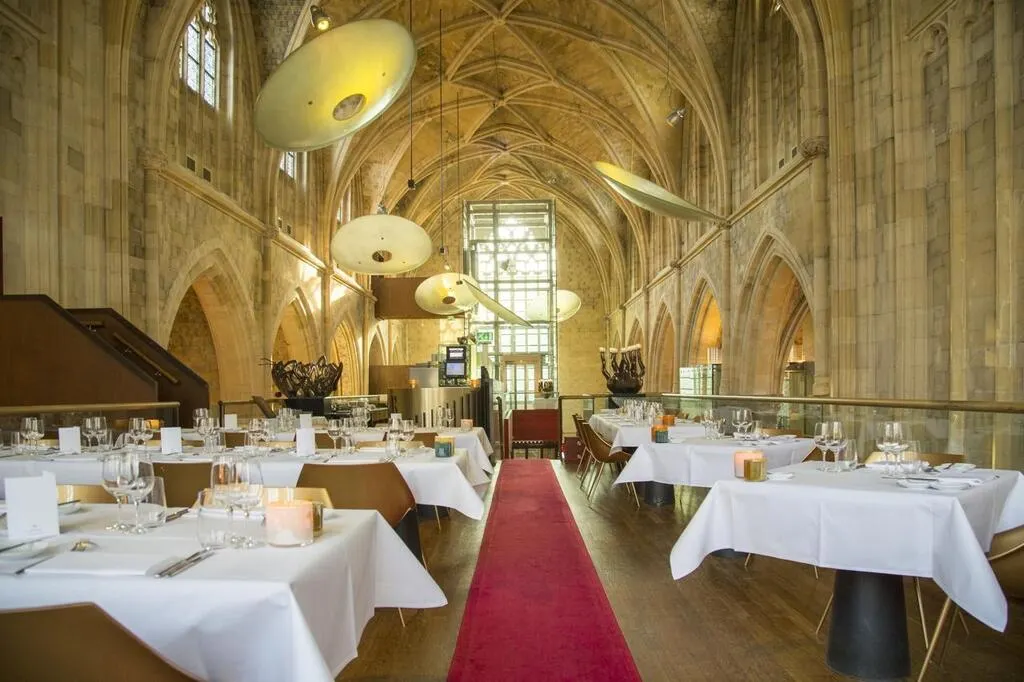 Ce monastère gothique est devenu un somptueux hôtel de luxe - Pontivy ...