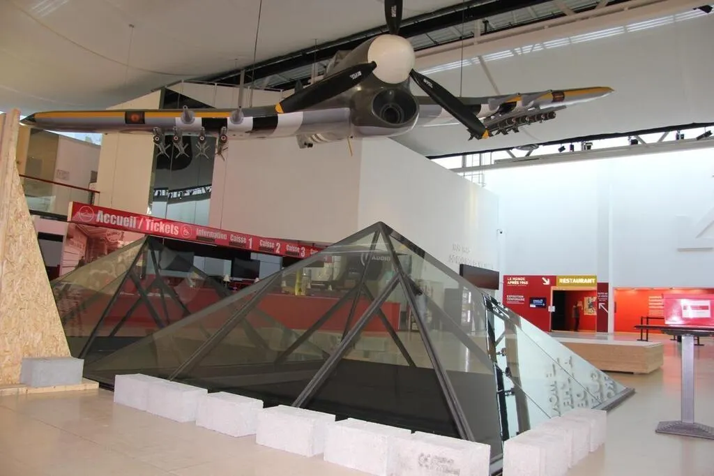 Au Mémorial de Caen, les pyramides du hall vont disparaître - Caen ...