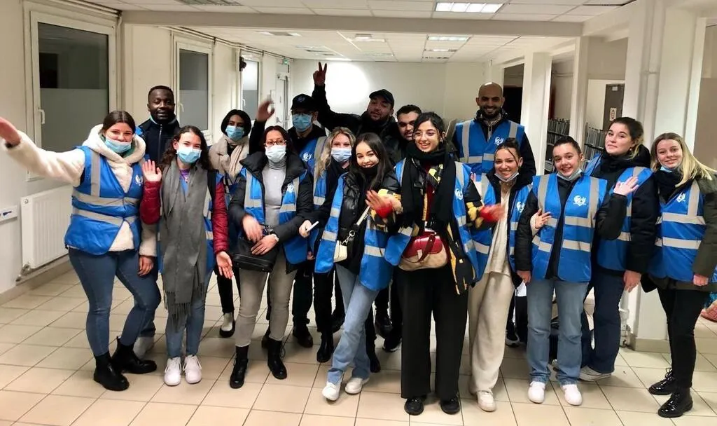 REPORTAGE. Les jeunes de Bellevue apportent repas et chaleur aux sans ...