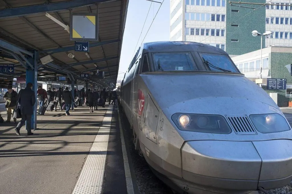 Face à la saturation de la ligne SNCF Nantes-Angers-Le Mans, des ...