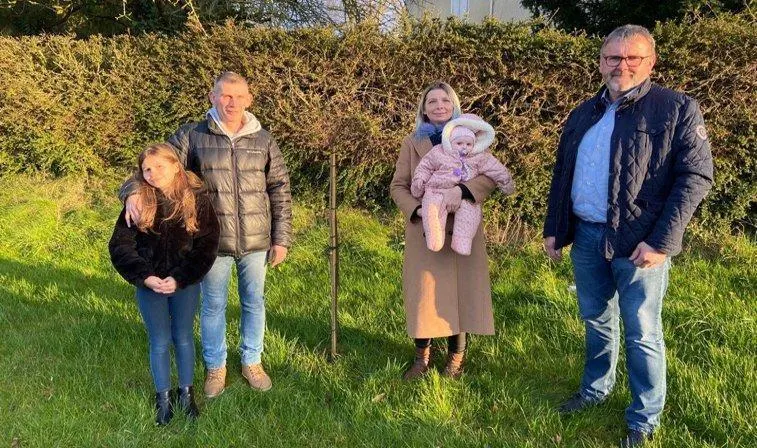 Le Crouais. Un arbre pour la première naissance en ville depuis 1999 ...