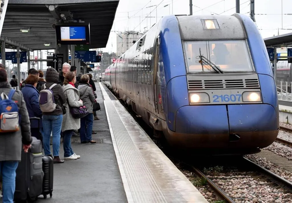 Un homme décède sur la voie entre Rennes et Laval : la circulation des trains coupée - La Roche ...