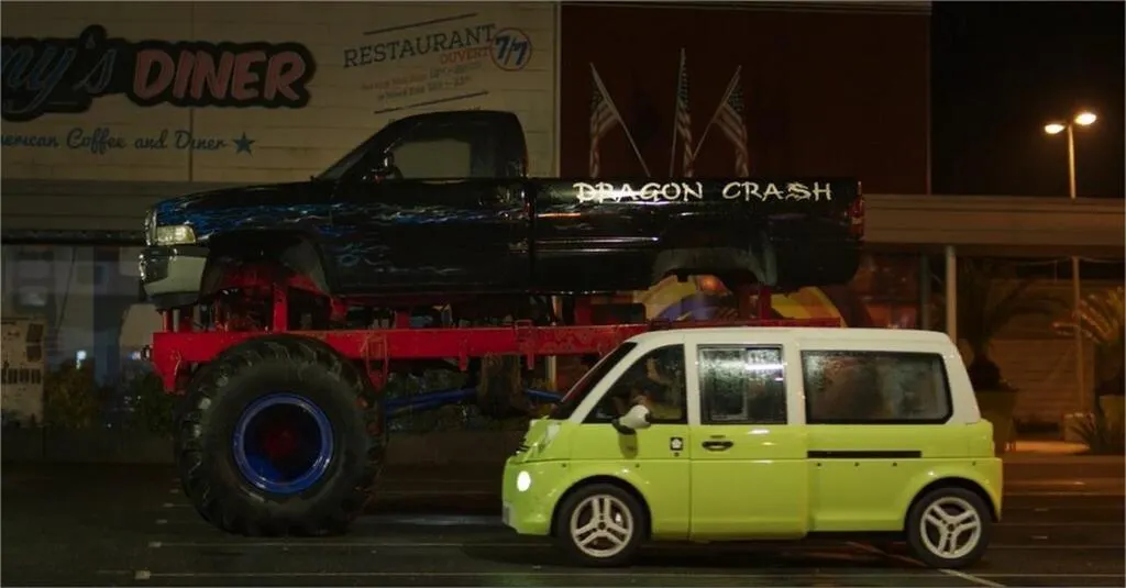 La voiture électrique Mia, sortie d’une usine des Deux-Sèvres, apparaît ...