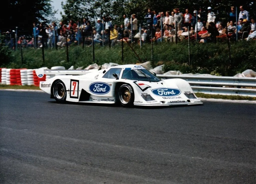24 Heures du Mans. Une rare Ford C100 Mk3 coule sa retraite en Sarthe ...