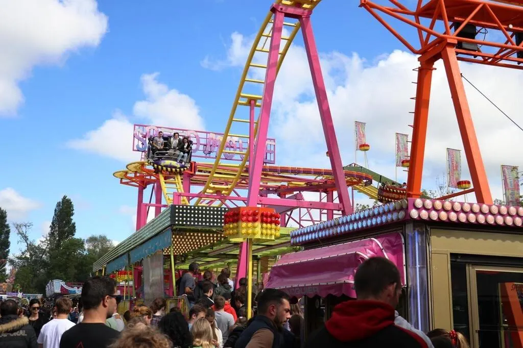 EN IMAGES. À la fête foraine de Caen, le public rattrape le temps perdu ...