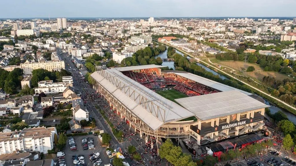 Stade Rennais. Les magnifiques images aériennes du Roazhon park lors du ...